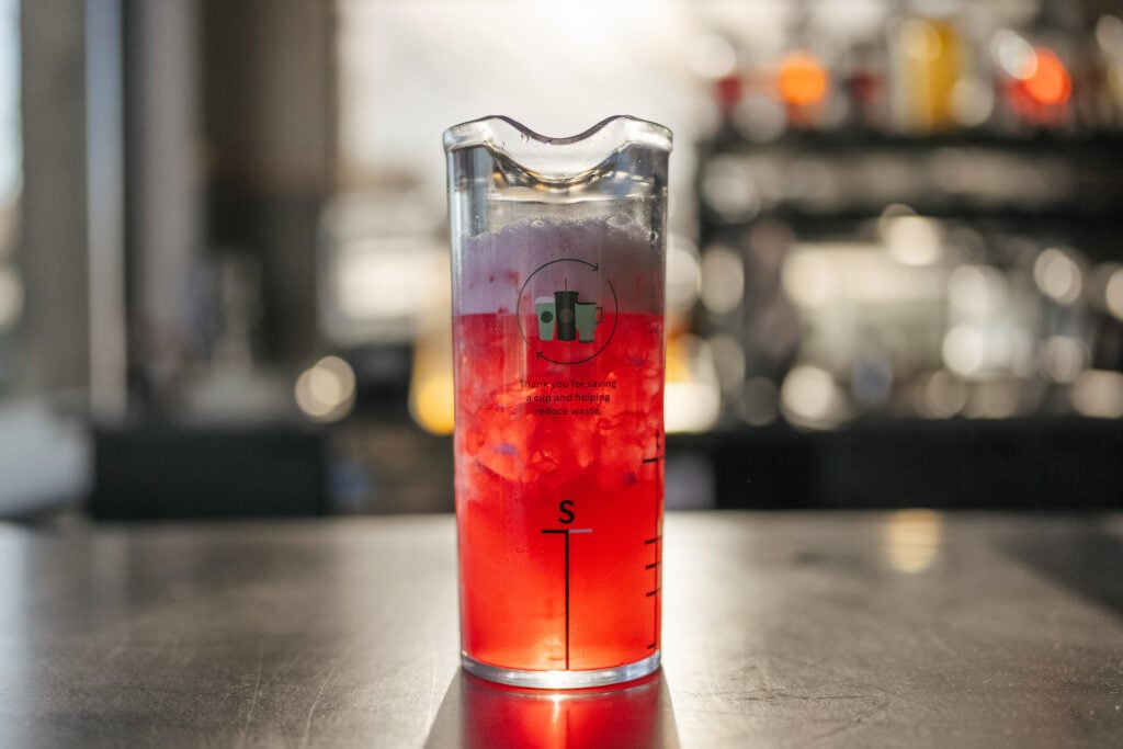 Starbucks Becomes First National Coffee Retailer to Accept Reusable ...