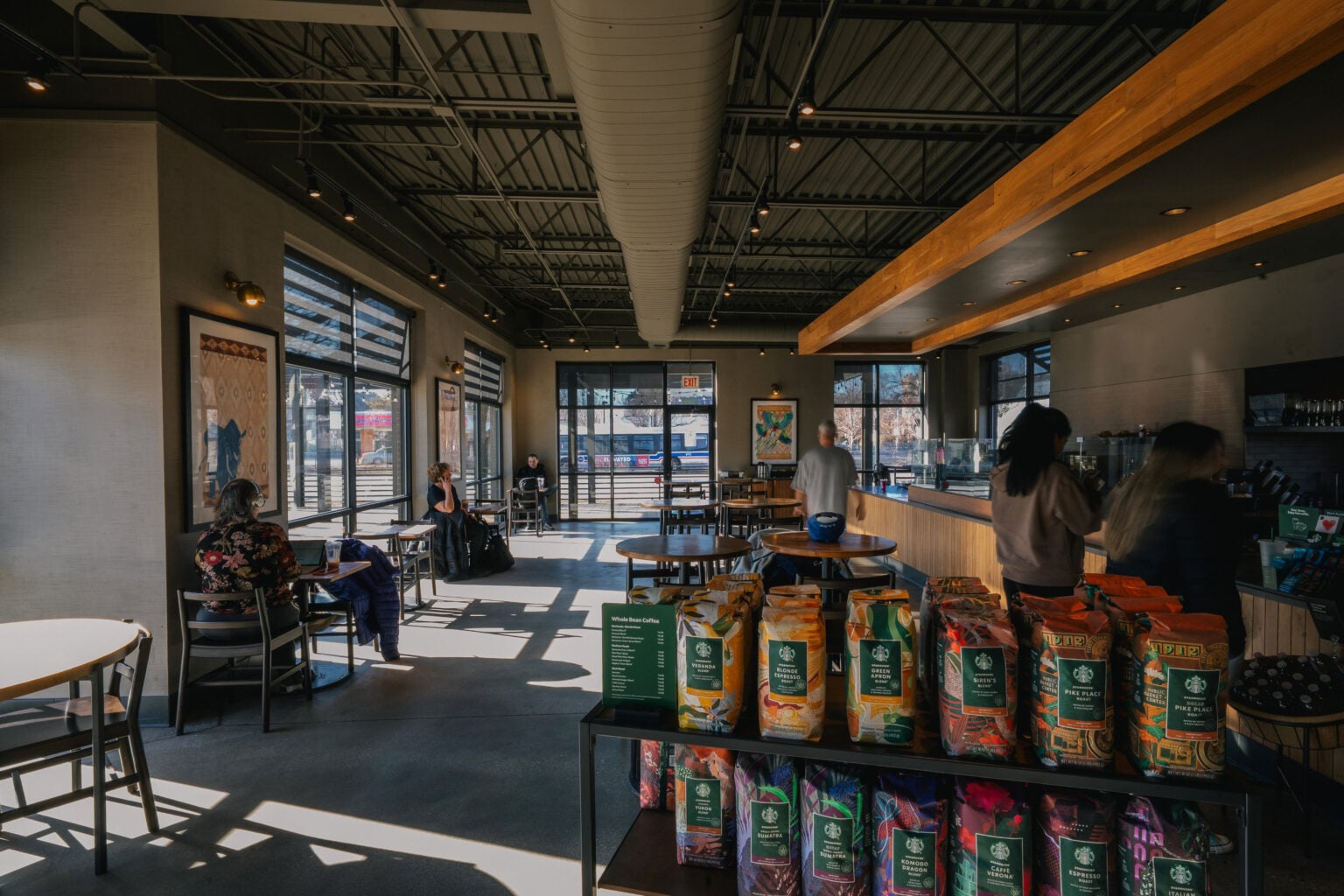 Inside Starbucks Chicago café makeover: Softer seating, local design ...