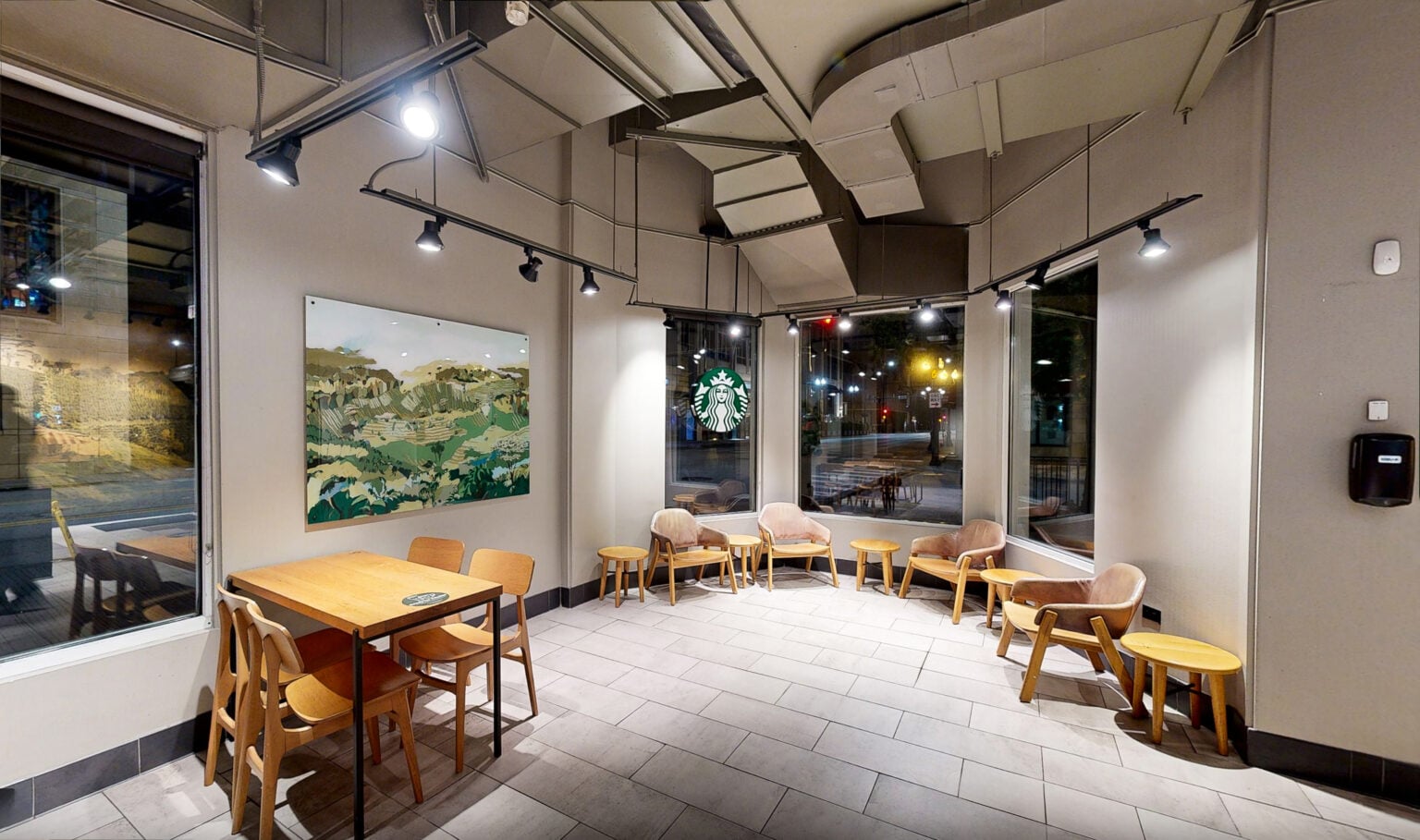 Inside Starbucks Chicago café makeover: Softer seating, local design ...