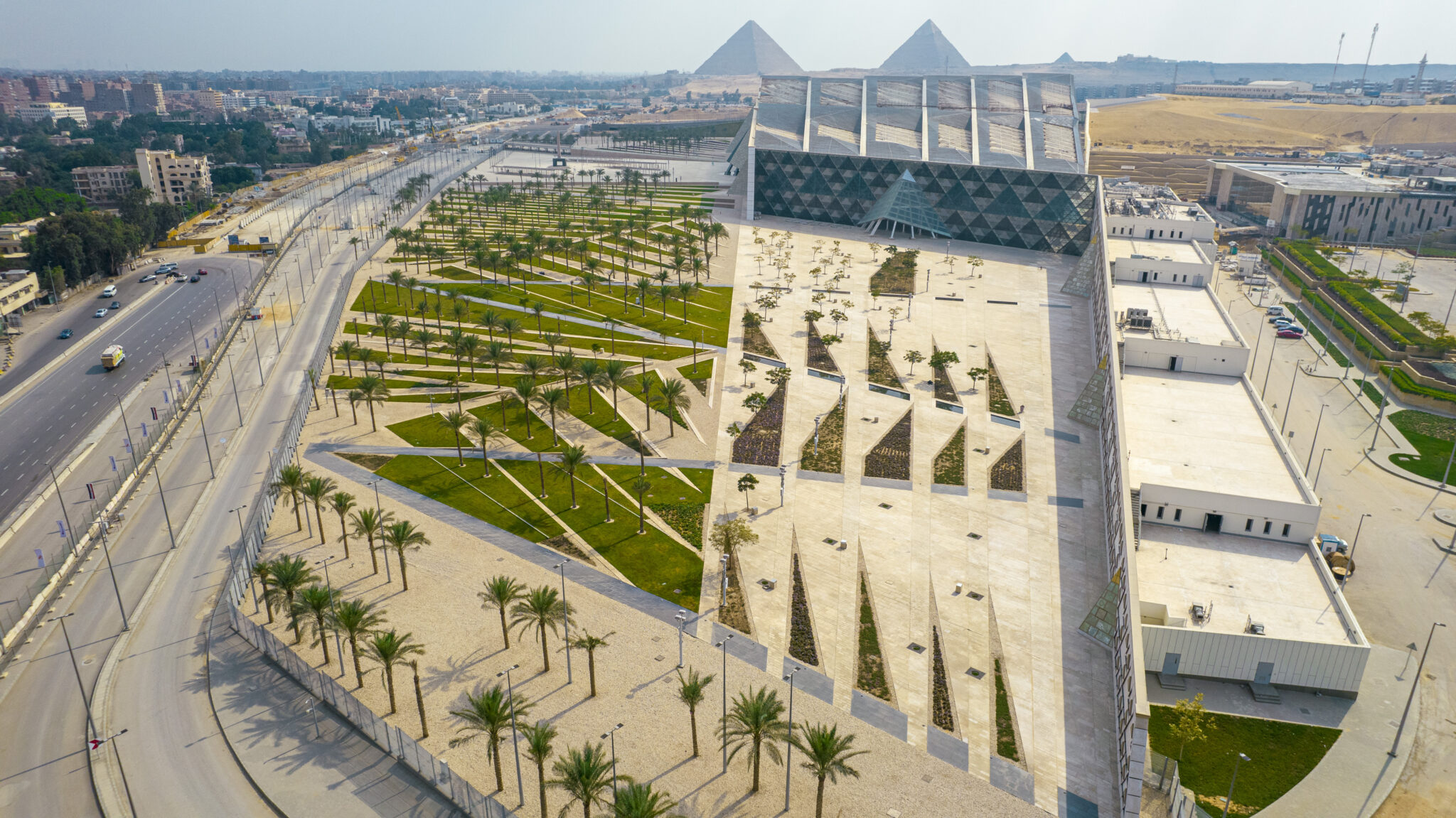 Starbucks Egypt unveils a store in Giza inside the Grand Egyptian ...