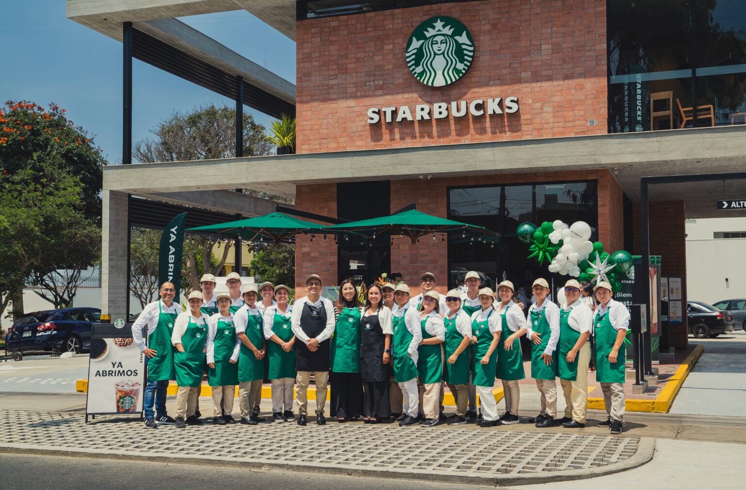 Starbucks Perú presenta la primera experiencia de café drive-thru en la ...