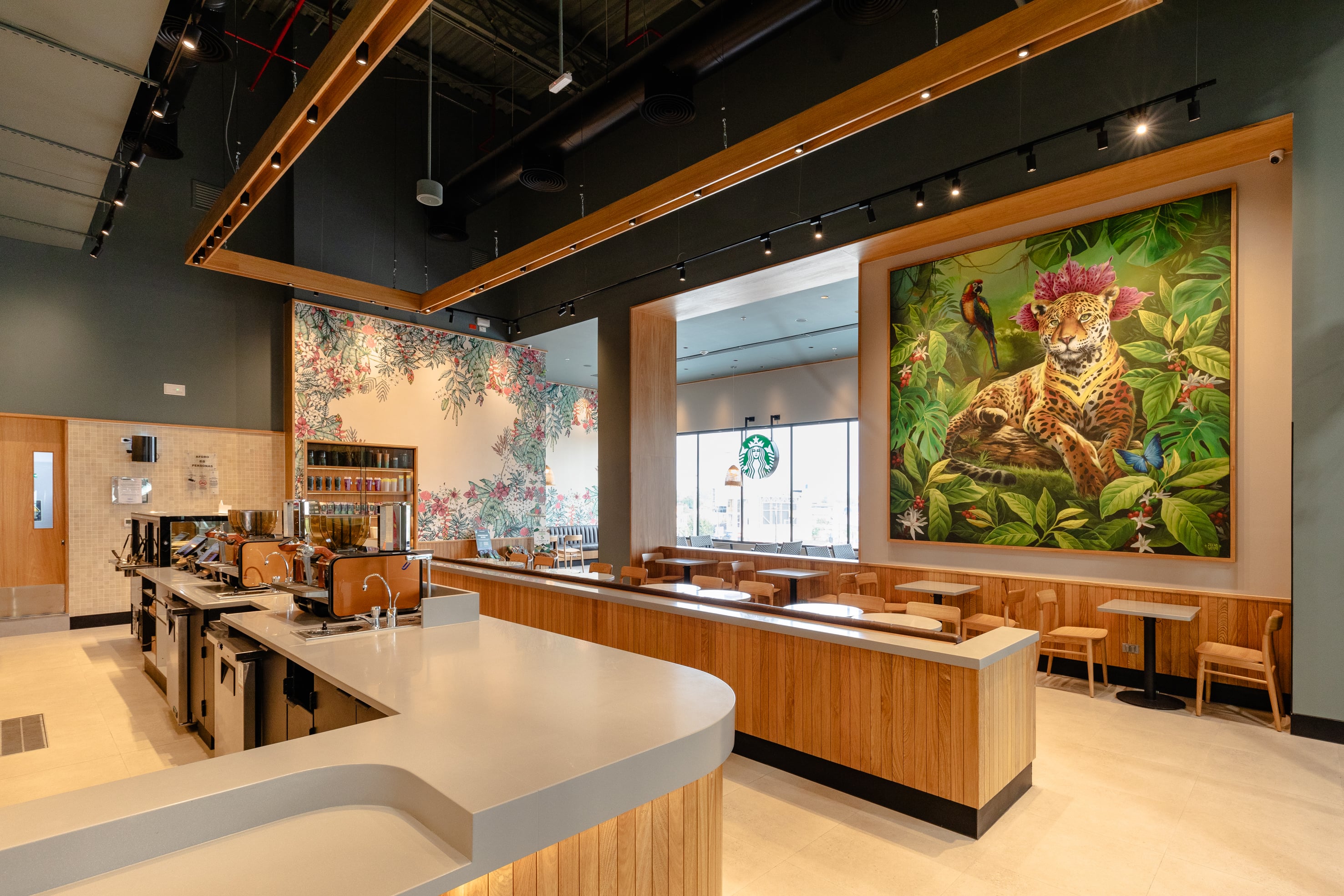 Starbucks expande su presencia en Perú con la apertura de su primera ...
