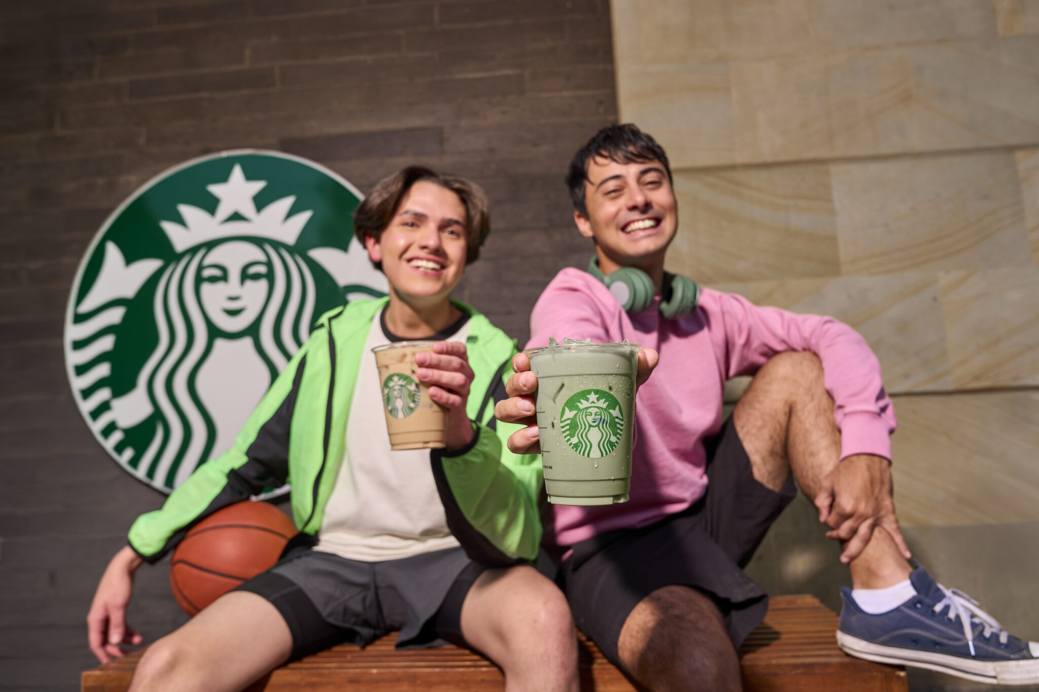 Starbucks celebra la primavera con sus bebidas de temporada y el ...