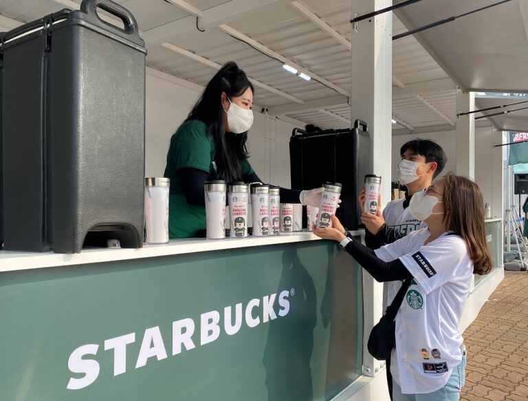 SSG Landers baseball celebrates Starbucks Day : Starbucks Stories Asia