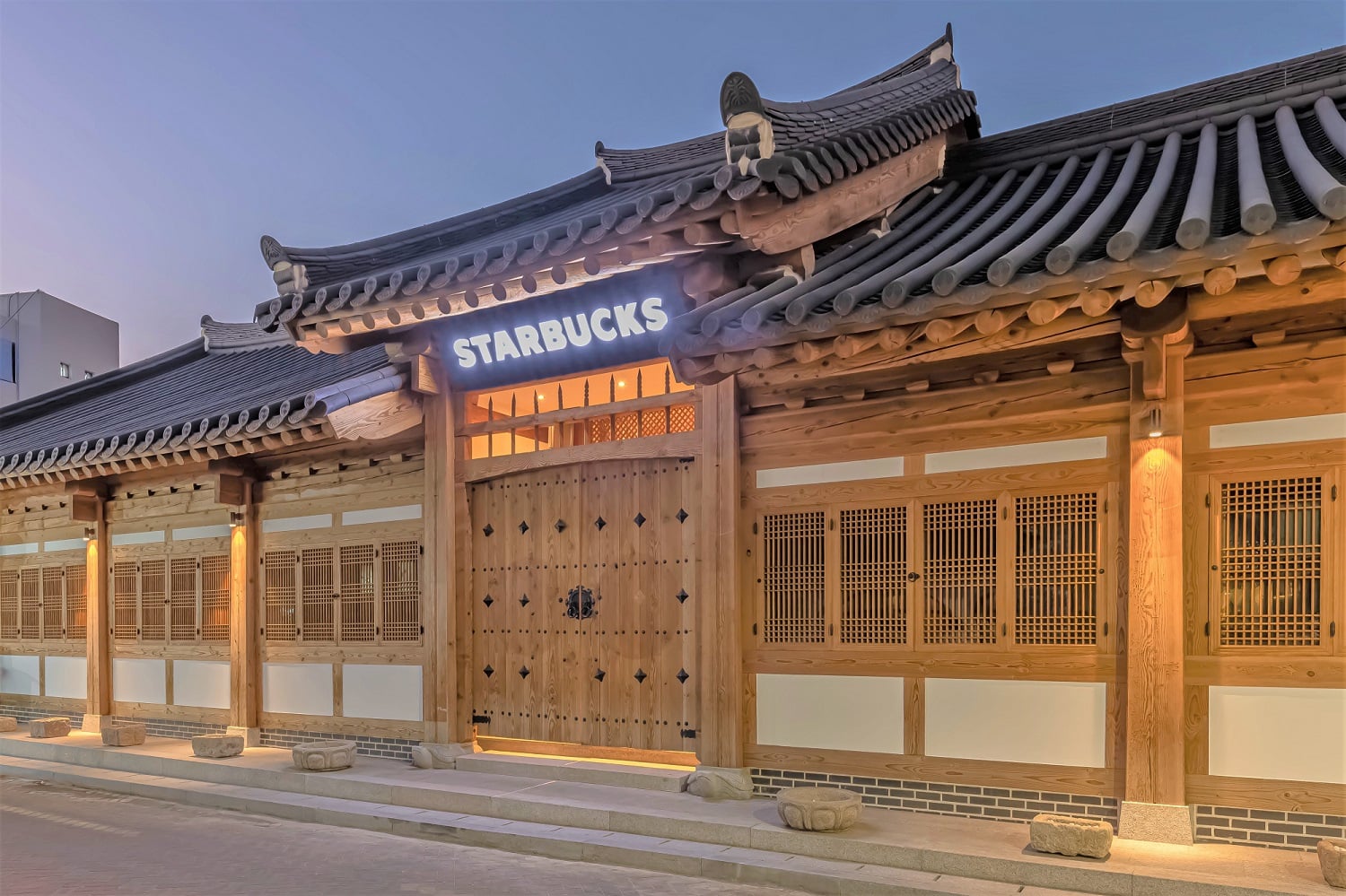 Starbucks Korea opens new store in historic wooden building : Starbucks ...