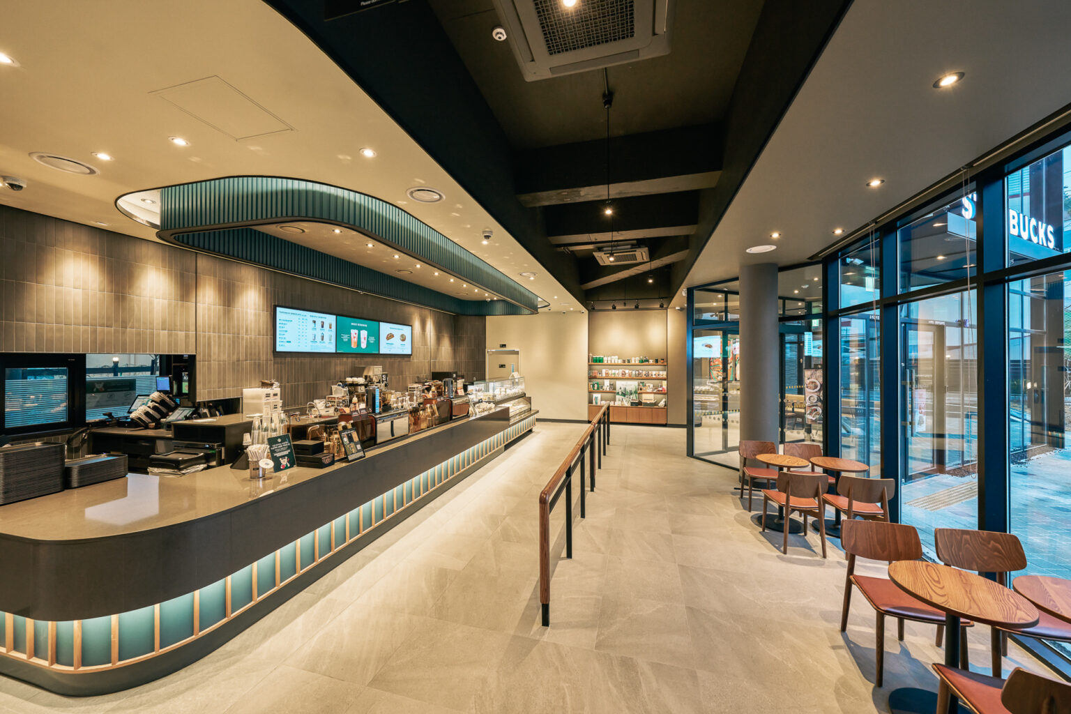 Starbucks reaches 5,000-store milestone in its continued expansion ...
