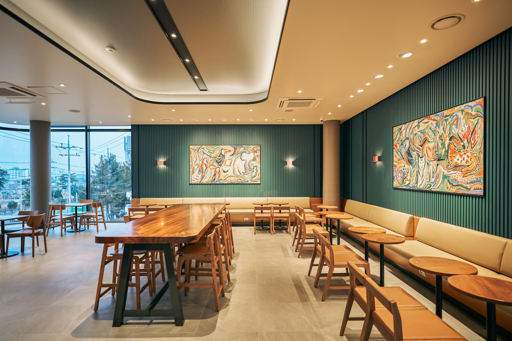Starbucks reaches 5,000-store milestone in its continued expansion ...