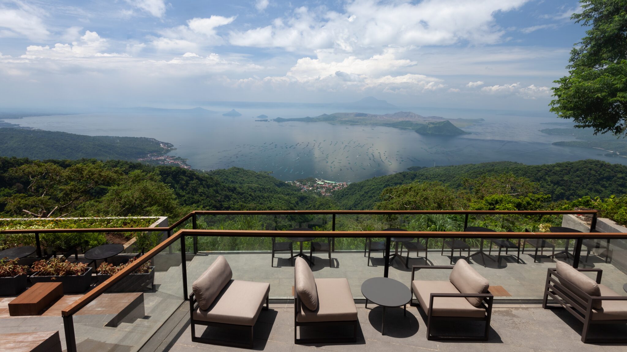 Starbucks Reserve™ Hiraya store offers a breathtaking panorama ...